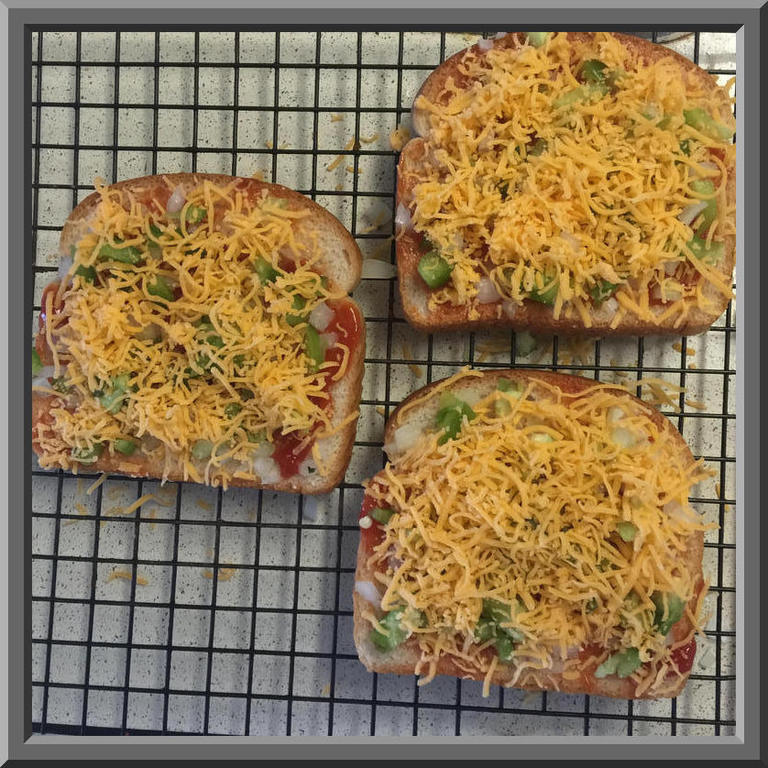 Bread Pizza / Bread Snack – Pooja's Cookery